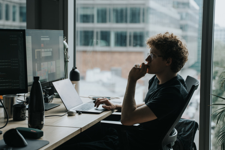 Who is a digital consultant, and how to become one? | Flying Bisons